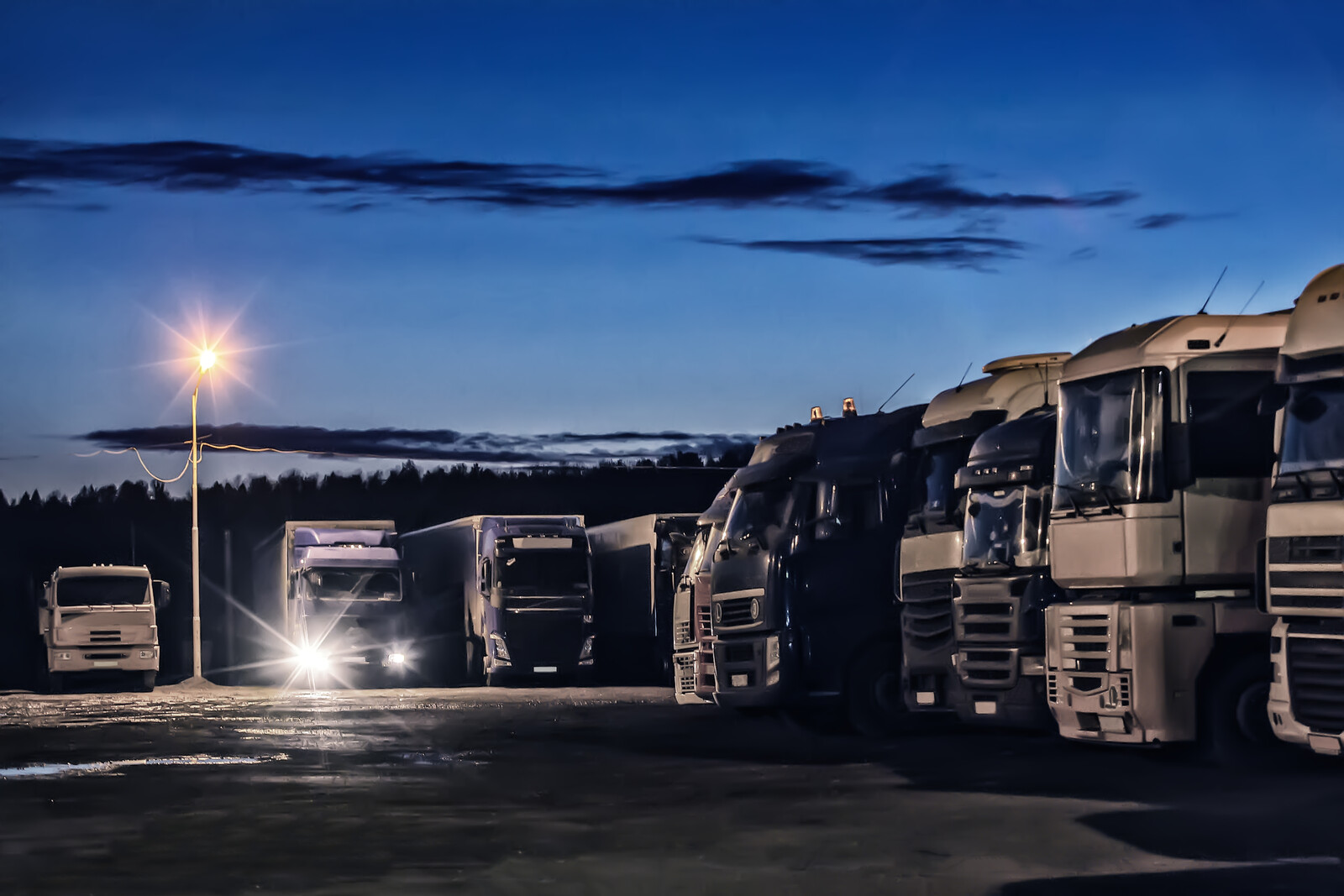 Park Place Truck Parking – Self Parking for semi-trucks, commercial ...